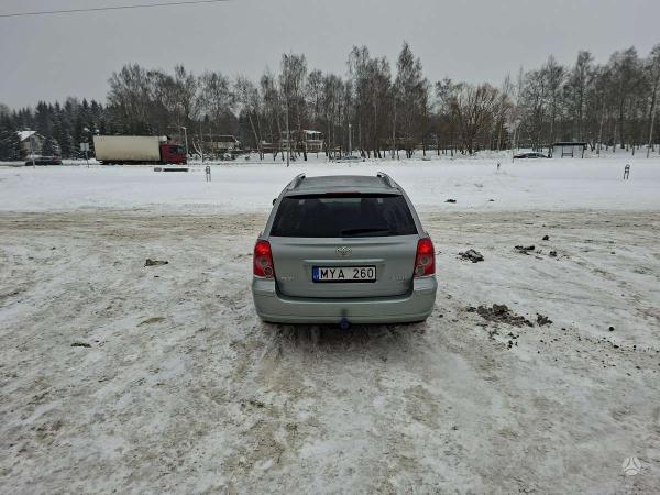 Pelēks Toyota Avensis 2008 Šauļi, ar dzinēja tilpumu 2.00 L un nobraukumu 285 tūkst. km par 1800 €, foto 3 vietnē AUTOMOTO.COM.LV