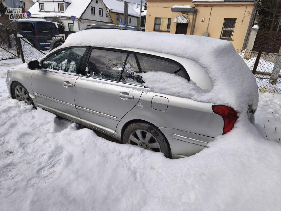 Grey Toyota Avensis 2008 in Kaunas, with an engine capacity of 2.00 L and mileage of 320 thousand km for 550 €, photo 3 on AUTOMOTO.COM.LV