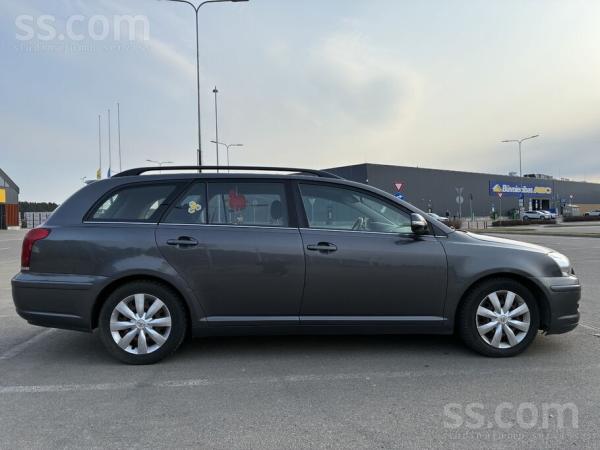 Pelēks Toyota Avensis 2008 Rīga, ar dzinēja tilpumu 2.00 L un nobraukumu 260 tūkst. km par 2500 €, foto 4 vietnē AUTOMOTO.COM.LV