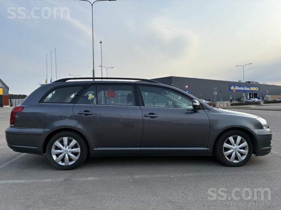 Grey Toyota Avensis 2008 in Riga, with an engine capacity of 2.00 L and mileage of 260 thousand km for 2500 €, photo 4 on AUTOMOTO.COM.LV