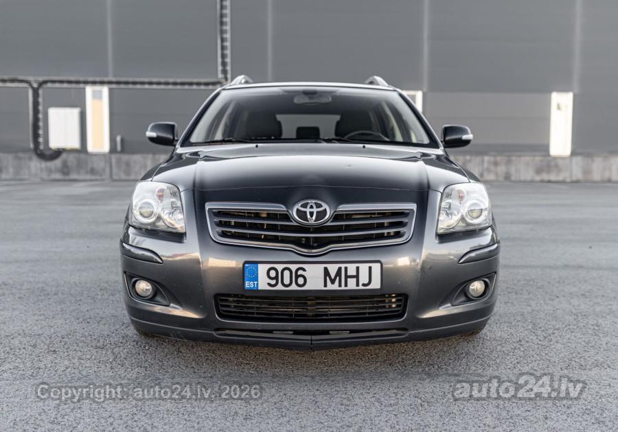 Pelēks Toyota Avensis 2008 Tallina, ar dzinēja tilpumu 2.20 L un nobraukumu 0 tūkst. km par 2500 €, foto 3 vietnē AUTOMOTO.COM.LV