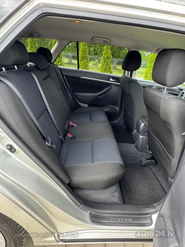 Grey Toyota Avensis 2008 in Tartu, with an engine capacity of 2.20 L and mileage of 208 thousand km for 3999 €, photo 9 on AUTOMOTO.COM.LV