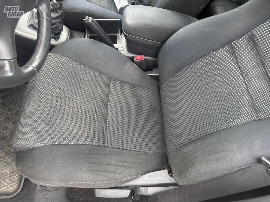Pelēks Toyota Avensis 2008 Kauņa, ar dzinēja tilpumu 2.00 L un nobraukumu 300 tūkst. km par 1650 €, foto 11 vietnē AUTOMOTO.COM.LV
