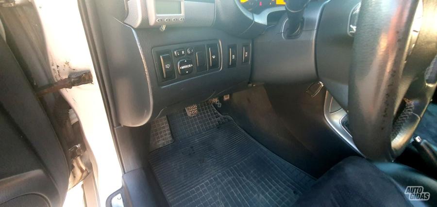 Grey Toyota Avensis 2008 in Vilnius, with an engine capacity of 2.20 L and mileage of 300 thousand km for 2150 €, photo 12 on AUTOMOTO.COM.LV