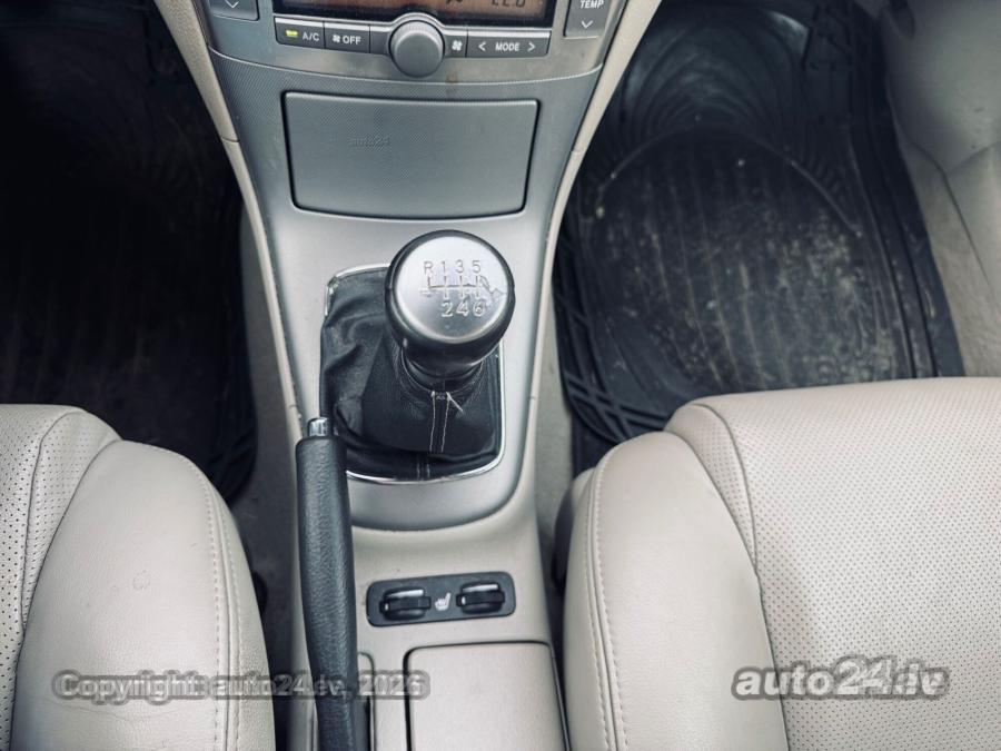 Серый Тойота Авенсис 2008 в Таллин, объемом двигателя 2.20 л и пробегом 250 тыс. км за 1500 €, фото 14 на AUTOMOTO.COM.LV