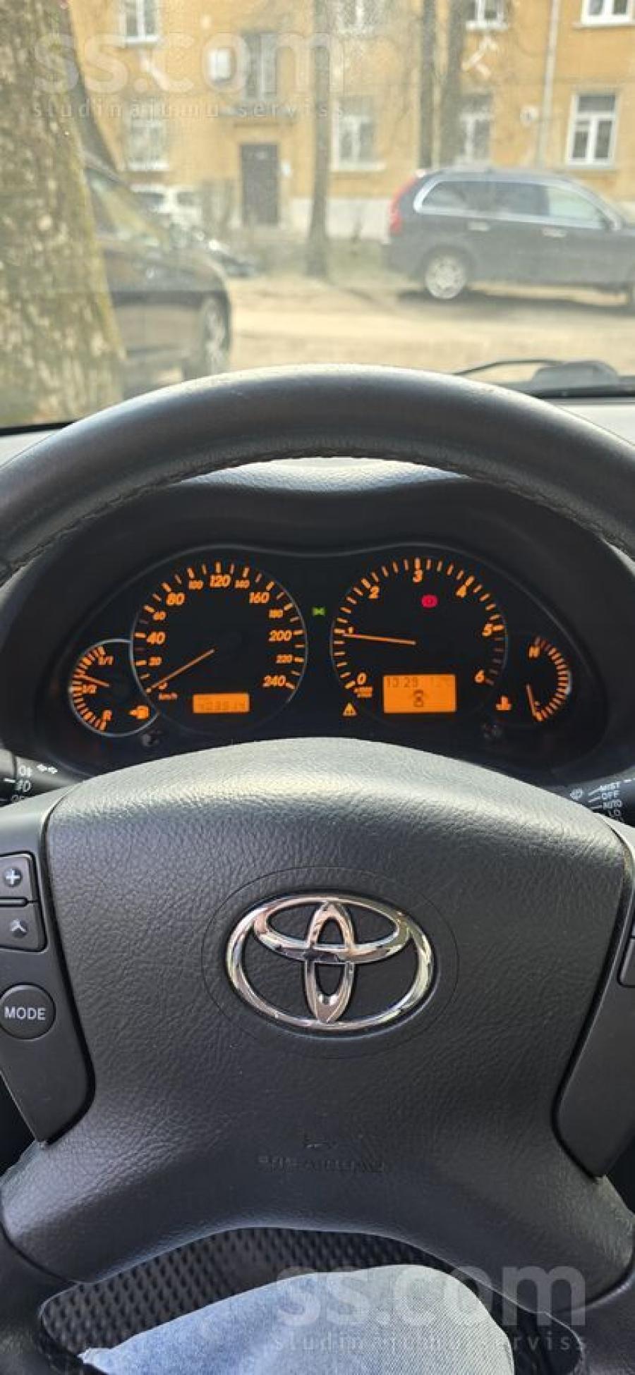 Grey Toyota Avensis 2008 in Riga, with an engine capacity of 2.00 L and mileage of 404 thousand km for 1200 €, photo 4 on AUTOMOTO.COM.LV