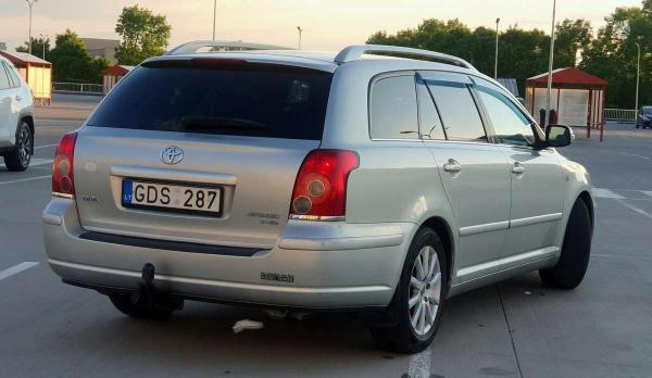 Grey Toyota Avensis 2008 in Vilnius, with an engine capacity of 2.23 L and mileage of 300 thousand km for 1950 €, photo 2 on AUTOMOTO.COM.LV