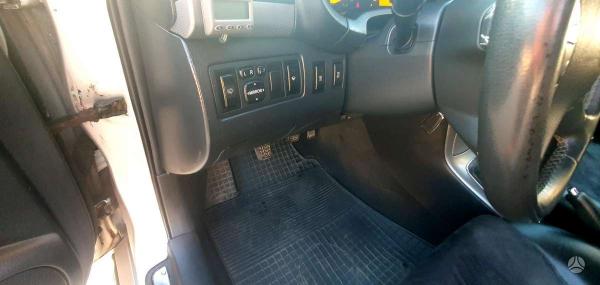 Grey Toyota Avensis 2008 in Vilnius, with an engine capacity of 2.23 L and mileage of 300 thousand km for 1950 €, photo 8 on AUTOMOTO.COM.LV