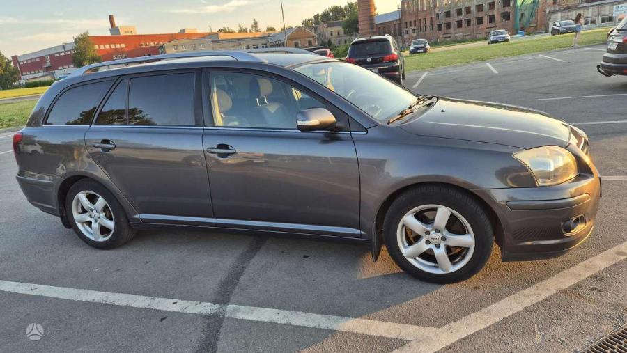 Pelēks Toyota Avensis 2008 Šauļi, ar dzinēja tilpumu 2.00 L un nobraukumu 292 tūkst. km par 2600 €, foto 3 vietnē AUTOMOTO.COM.LV