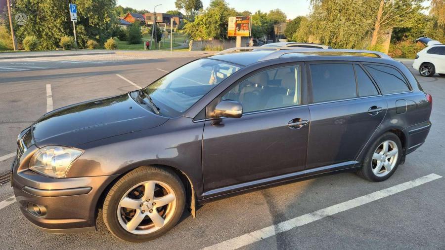 Pelēks Toyota Avensis 2008 Šauļi, ar dzinēja tilpumu 2.00 L un nobraukumu 292 tūkst. km par 2600 €, foto 4 vietnē AUTOMOTO.COM.LV