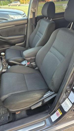 Pelēks Toyota Avensis 2008 Šauļi, ar dzinēja tilpumu 2.00 L un nobraukumu 292 tūkst. km par 2600 €, foto 8 vietnē AUTOMOTO.COM.LV