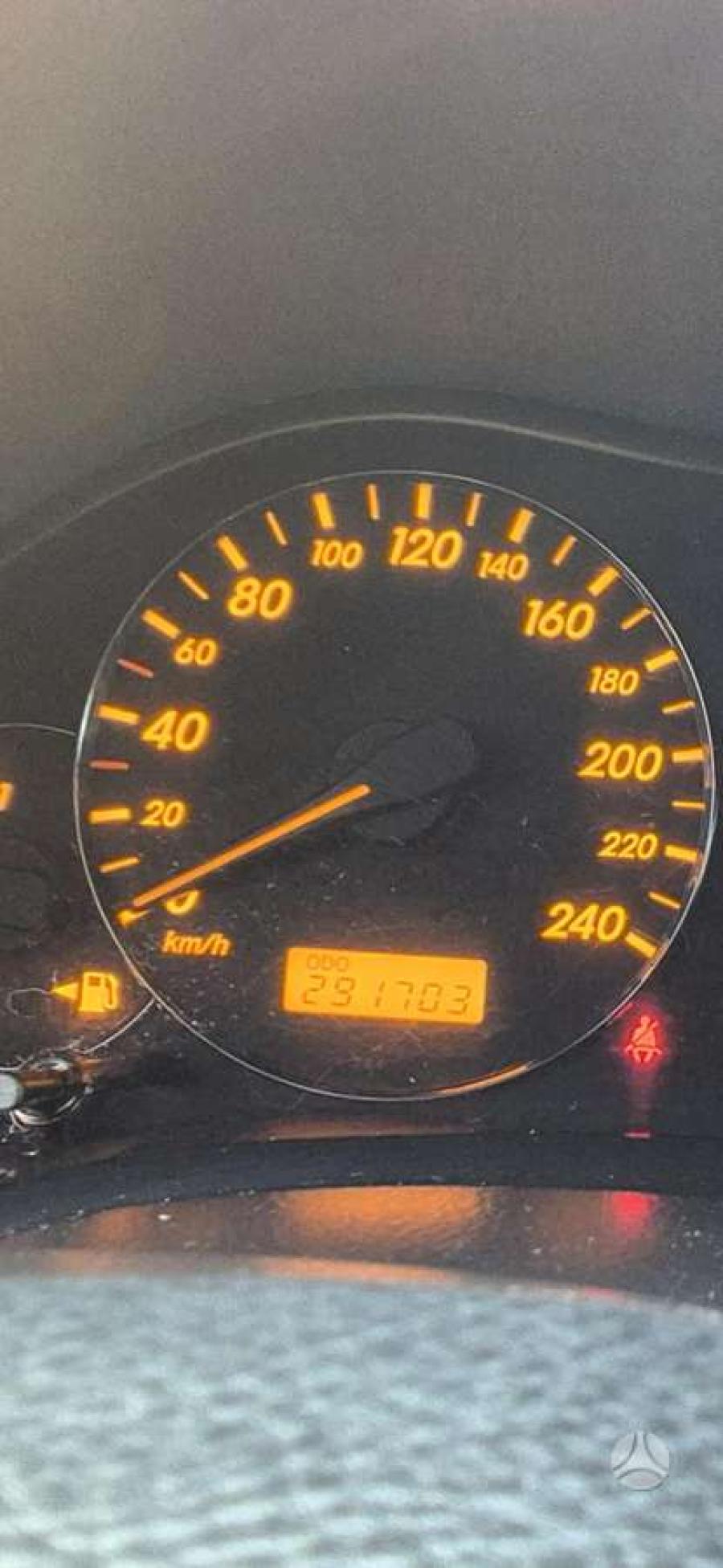 Pelēks Toyota Avensis 2008 Šauļi, ar dzinēja tilpumu 2.00 L un nobraukumu 292 tūkst. km par 2600 €, foto 18 vietnē AUTOMOTO.COM.LV