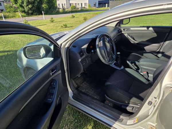 Grey Toyota Avensis 2008 in Vilnius, with an engine capacity of 2.23 L and mileage of 342 thousand km for 1750 €, photo 6 on AUTOMOTO.COM.LV