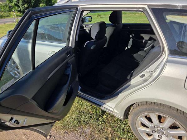 Grey Toyota Avensis 2008 in Vilnius, with an engine capacity of 2.23 L and mileage of 342 thousand km for 1750 €, photo 8 on AUTOMOTO.COM.LV