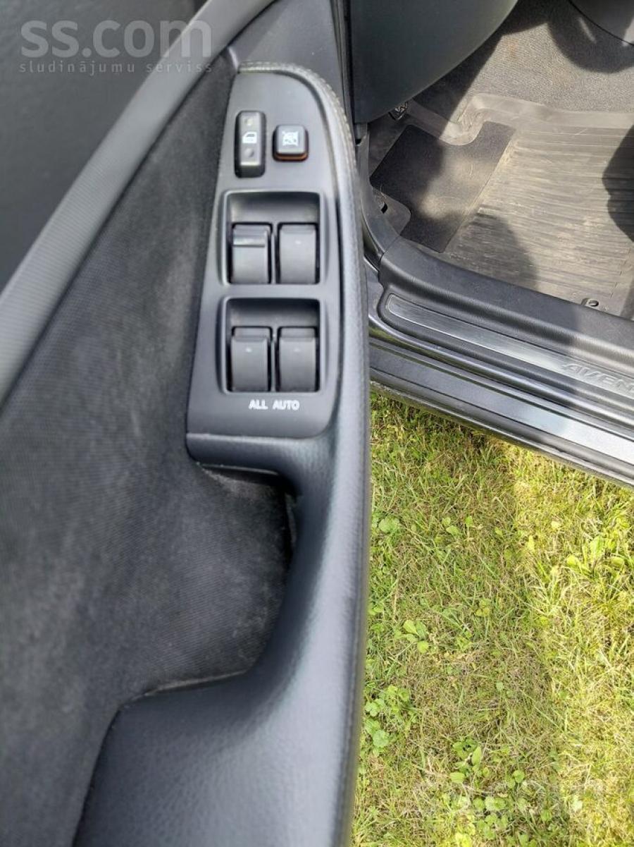 Pelēks Toyota Avensis 2008 Limbaži, ar dzinēja tilpumu 2.00 L un nobraukumu 293 tūkst. km par 2500 €, foto 11 vietnē AUTOMOTO.COM.LV