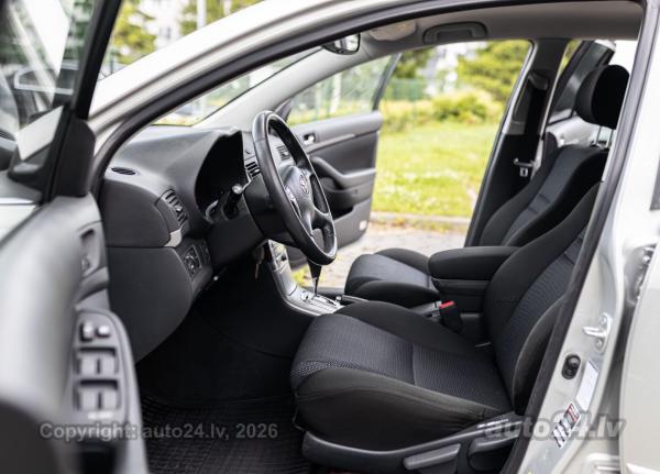 Grey Toyota Avensis 2008 in Tallinn, with an engine capacity of 2.40 L and mileage of 218 thousand km for 2599 €, photo 8 on AUTOMOTO.COM.LV