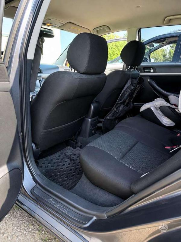 Pelēks Toyota Avensis 2008 Vilkaviškis, ar dzinēja tilpumu 2.00 L un nobraukumu 329 tūkst. km par 2200 €, foto 10 vietnē AUTOMOTO.COM.LV
