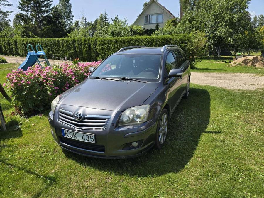 Grey Toyota Avensis 2008 in Vilnius, with an engine capacity of 2.00 L and mileage of 383 thousand km for 2700 €, photo 1 on AUTOMOTO.COM.LV
