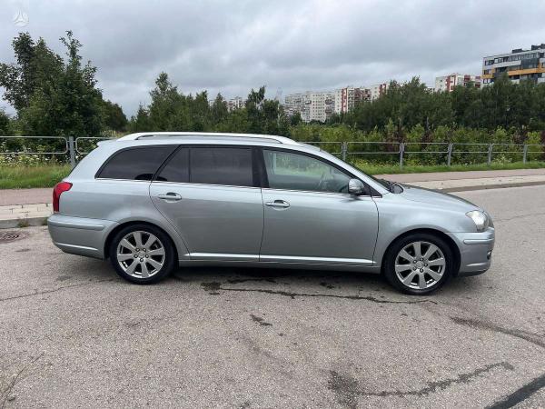 Pelēks Toyota Avensis 2008 Viļņa, ar dzinēja tilpumu 2.23 L un nobraukumu 310 tūkst. km par 2300 €, foto 4 vietnē AUTOMOTO.COM.LV