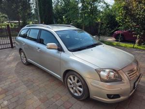 Pelēks Toyota Avensis 2008 Viļņa, ar dzinēja tilpumu 2.00 L un nobraukumu 281 tūkst. km par 2100 €, foto  vietnē AUTOMOTO.COM.LV