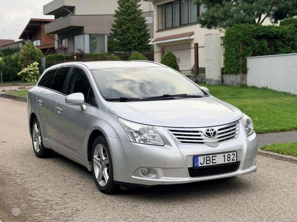 Pelēks Toyota Avensis 2008 Viļņa, ar dzinēja tilpumu 2.00 L un nobraukumu 270 tūkst. km par 2650 €, foto 3 vietnē AUTOMOTO.COM.LV