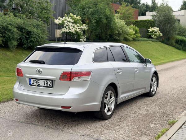 Pelēks Toyota Avensis 2008 Viļņa, ar dzinēja tilpumu 2.00 L un nobraukumu 270 tūkst. km par 2650 €, foto 4 vietnē AUTOMOTO.COM.LV