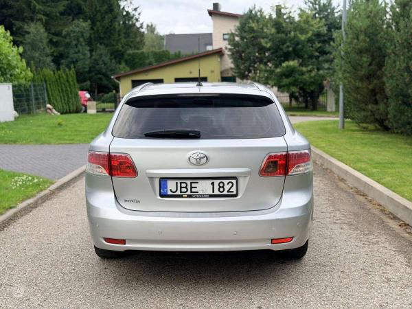 Pelēks Toyota Avensis 2008 Viļņa, ar dzinēja tilpumu 2.00 L un nobraukumu 270 tūkst. km par 2650 €, foto 5 vietnē AUTOMOTO.COM.LV