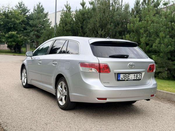 Pelēks Toyota Avensis 2008 Viļņa, ar dzinēja tilpumu 2.00 L un nobraukumu 270 tūkst. km par 2650 €, foto 6 vietnē AUTOMOTO.COM.LV