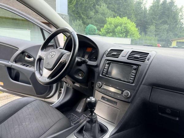 Pelēks Toyota Avensis 2008 Viļņa, ar dzinēja tilpumu 2.00 L un nobraukumu 270 tūkst. km par 2650 €, foto 7 vietnē AUTOMOTO.COM.LV