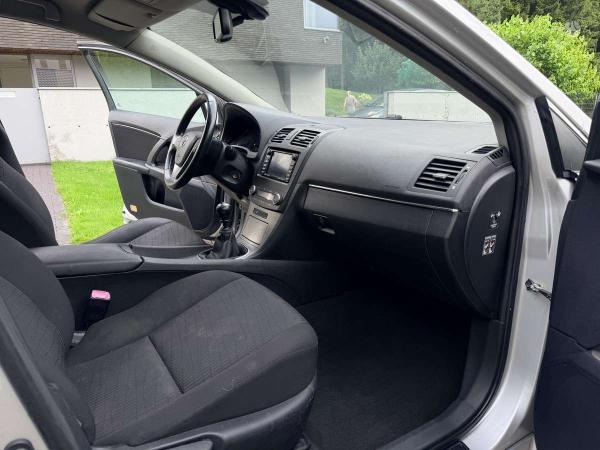 Pelēks Toyota Avensis 2008 Viļņa, ar dzinēja tilpumu 2.00 L un nobraukumu 270 tūkst. km par 2650 €, foto 8 vietnē AUTOMOTO.COM.LV