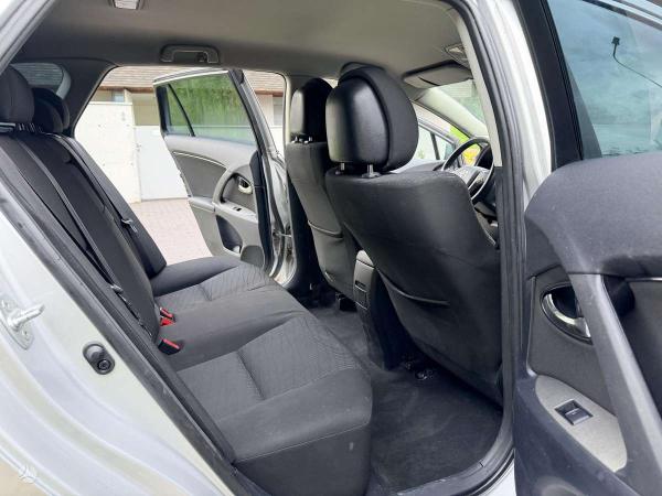 Pelēks Toyota Avensis 2008 Viļņa, ar dzinēja tilpumu 2.00 L un nobraukumu 270 tūkst. km par 2650 €, foto 9 vietnē AUTOMOTO.COM.LV