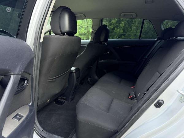 Pelēks Toyota Avensis 2008 Viļņa, ar dzinēja tilpumu 2.00 L un nobraukumu 270 tūkst. km par 2650 €, foto 10 vietnē AUTOMOTO.COM.LV