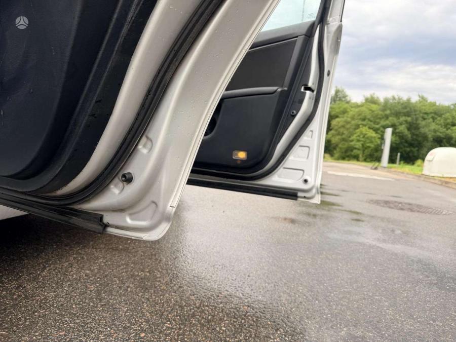 Grey Toyota Avensis 2008 in Vilnius, with an engine capacity of 2.00 L and mileage of 270 thousand km for 2650 €, photo 17 on AUTOMOTO.COM.LV