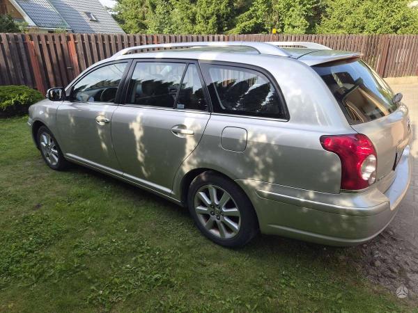 Pelēks Toyota Avensis 2008 Viļņa, ar dzinēja tilpumu 2.00 L un nobraukumu 251 tūkst. km par 1700 €, foto 2 vietnē AUTOMOTO.COM.LV