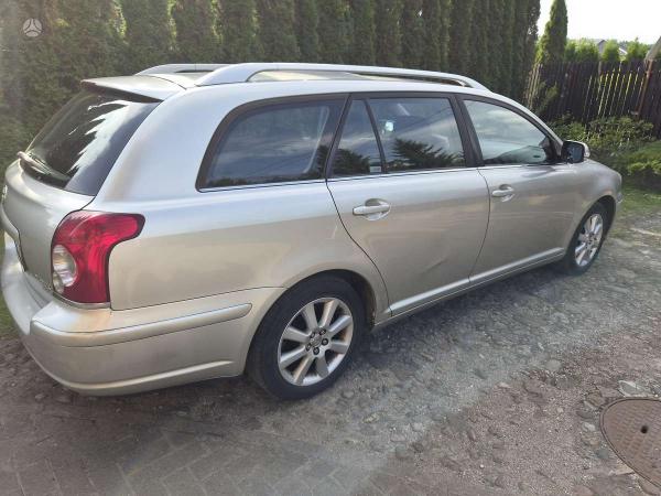 Pelēks Toyota Avensis 2008 Viļņa, ar dzinēja tilpumu 2.00 L un nobraukumu 251 tūkst. km par 1700 €, foto 4 vietnē AUTOMOTO.COM.LV