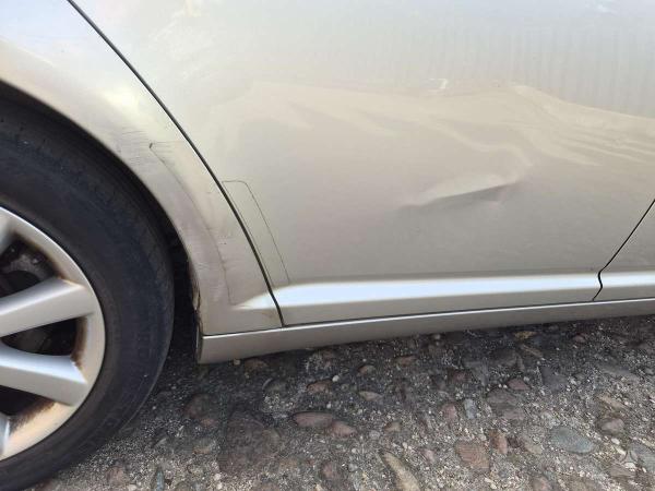 Pelēks Toyota Avensis 2008 Viļņa, ar dzinēja tilpumu 2.00 L un nobraukumu 251 tūkst. km par 1700 €, foto 5 vietnē AUTOMOTO.COM.LV