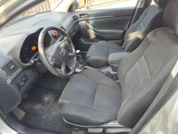Pelēks Toyota Avensis 2008 Viļņa, ar dzinēja tilpumu 2.00 L un nobraukumu 251 tūkst. km par 1700 €, foto 7 vietnē AUTOMOTO.COM.LV