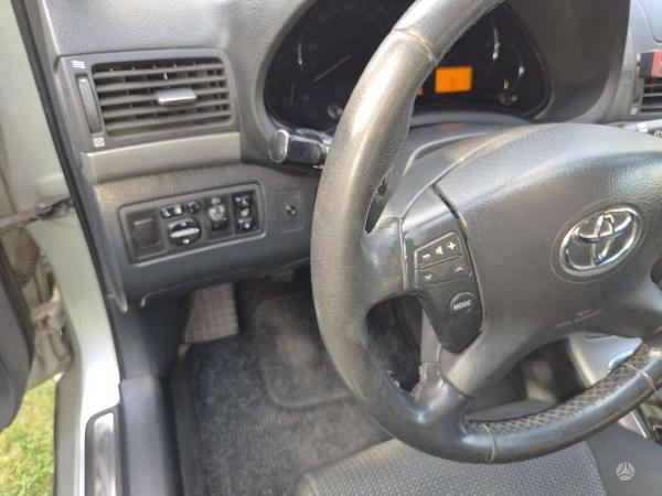 Pelēks Toyota Avensis 2008 Viļņa, ar dzinēja tilpumu 2.00 L un nobraukumu 251 tūkst. km par 1700 €, foto 8 vietnē AUTOMOTO.COM.LV