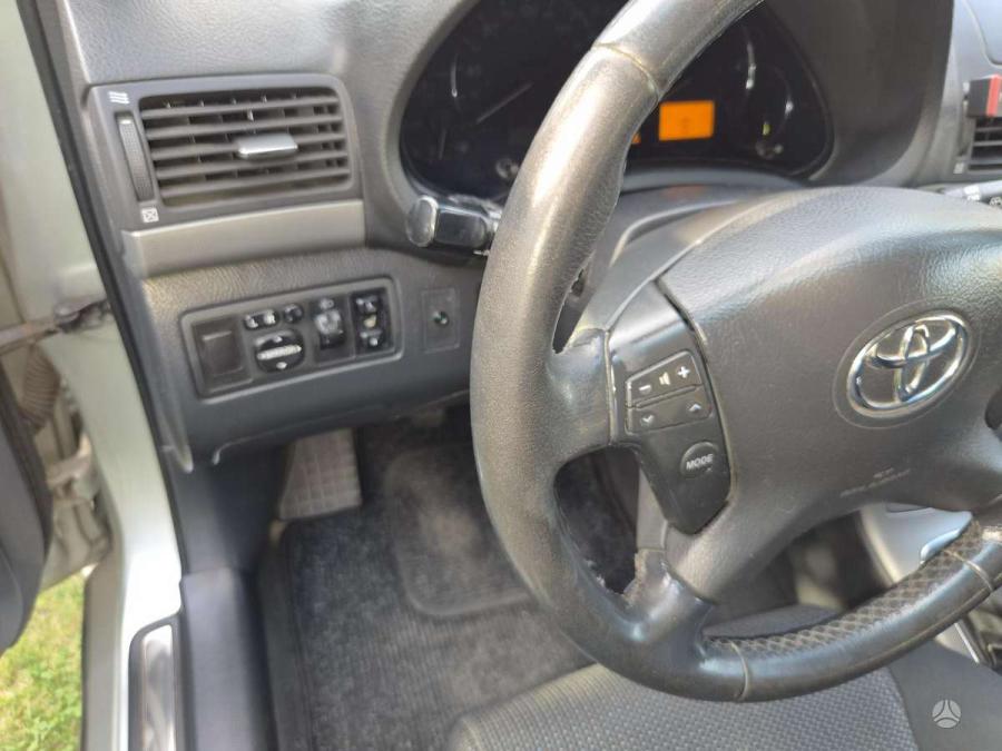 Grey Toyota Avensis 2008 in Vilnius, with an engine capacity of 2.00 L and mileage of 251 thousand km for 1700 €, photo 9 on AUTOMOTO.COM.LV