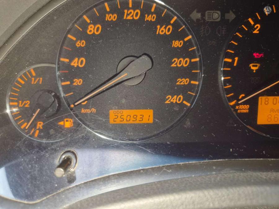 Grey Toyota Avensis 2008 in Vilnius, with an engine capacity of 2.00 L and mileage of 251 thousand km for 1700 €, photo 13 on AUTOMOTO.COM.LV