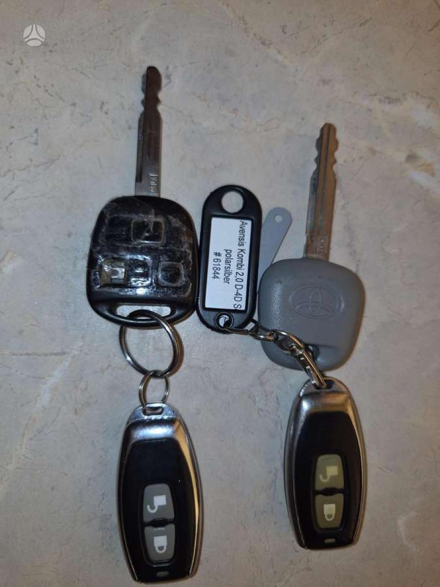 Grey Toyota Avensis 2008 in Vilnius, with an engine capacity of 2.00 L and mileage of 251 thousand km for 1700 €, photo 20 on AUTOMOTO.COM.LV