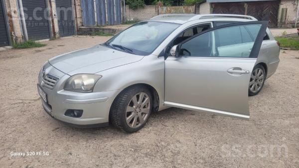 Grey Toyota Avensis 2008 in Riga, with an engine capacity of 2.00 L and mileage of 405 thousand km for 2100 €, photo 3 on AUTOMOTO.COM.LV
