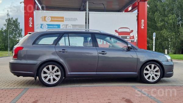 Grey Toyota Avensis 2008 in Jelgava, with an engine capacity of 2.00 L and mileage of 305 thousand km for 1590 €, photo 7 on AUTOMOTO.COM.LV