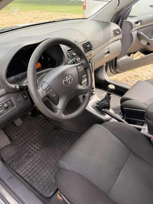 Pelēks Toyota Avensis 2008 Viļņa, ar dzinēja tilpumu 2.00 L un nobraukumu 326 tūkst. km par 2399 €, foto 5 vietnē AUTOMOTO.COM.LV