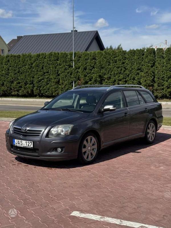 Grey Toyota Avensis 2008 in Vilnius, with an engine capacity of 2.00 L and mileage of 330 thousand km for 1350 €, photo 1 on AUTOMOTO.COM.LV