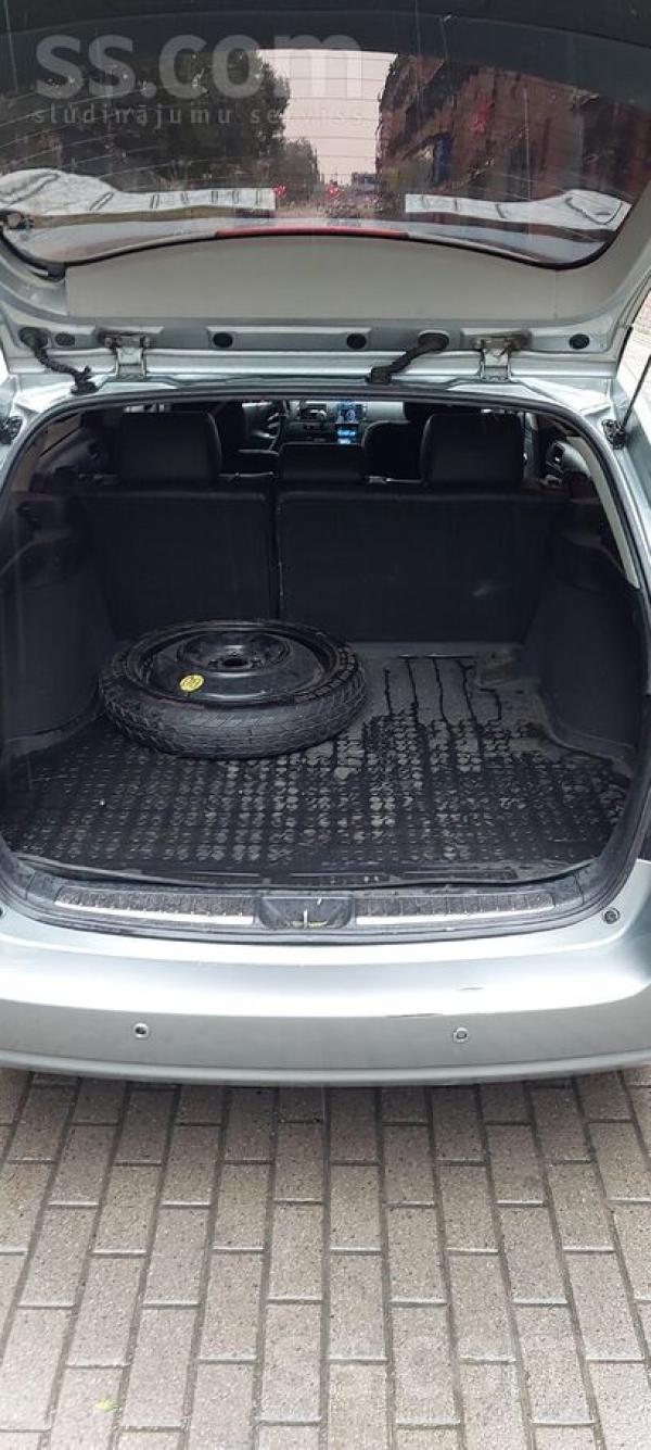 Grey Toyota Avensis 2008 in Liepaja, with an engine capacity of 1.80 L and mileage of 337 thousand km for 2400 €, photo 4 on AUTOMOTO.COM.LV