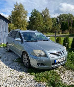 Pelēks Toyota Avensis 2008 Hāpsalu, ar dzinēja tilpumu 2.00 L un nobraukumu 379 tūkst. km par 1999 €, foto  vietnē AUTOMOTO.COM.LV