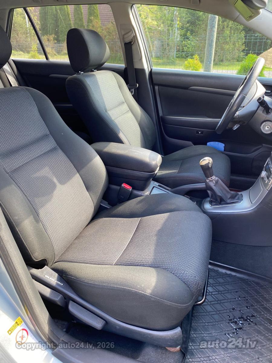 Pelēks Toyota Avensis 2008 Hāpsalu, ar dzinēja tilpumu 2.00 L un nobraukumu 379 tūkst. km par 1999 €, foto 8 vietnē AUTOMOTO.COM.LV