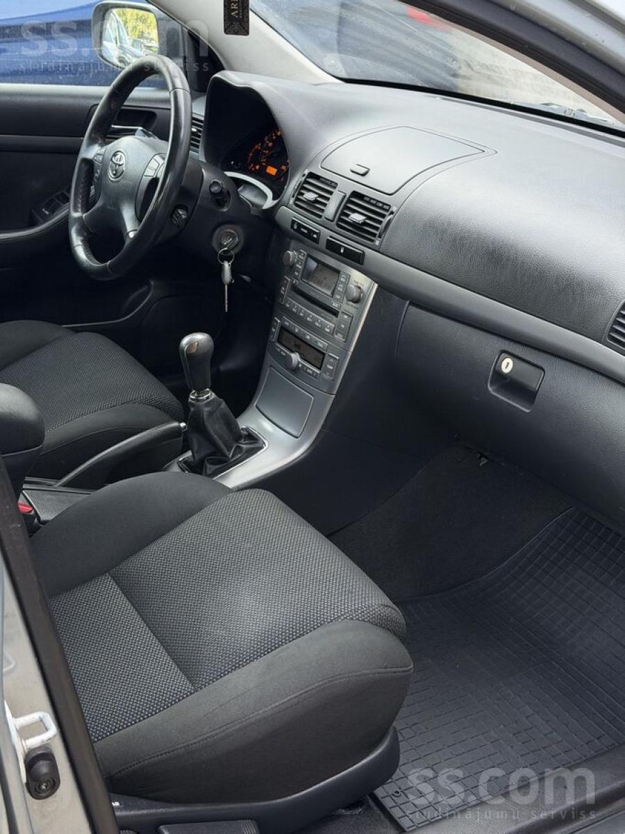 Grey Toyota Avensis 2008 in Riga, with an engine capacity of 2.00 L and mileage of 281 thousand km for 1480 €, photo 9 on AUTOMOTO.COM.LV