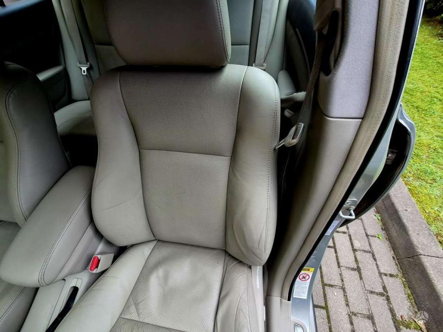 Grey Toyota Avensis 2008 in Vilnius, with an engine capacity of 2.00 L and mileage of 209 thousand km for 3750 €, photo 20 on AUTOMOTO.COM.LV